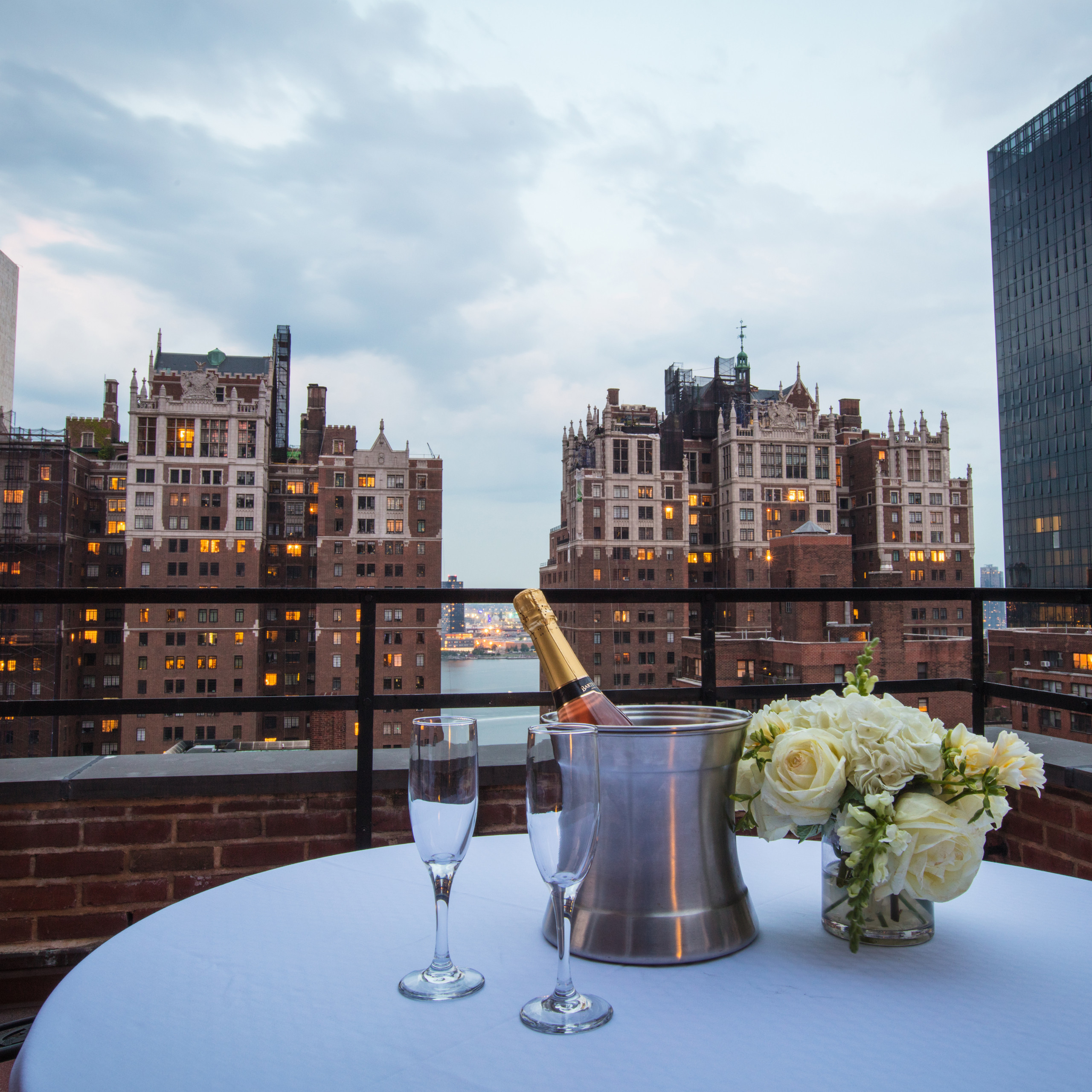 Download Your Favorite Westgate New York Grand Central Wallpaper HERE!